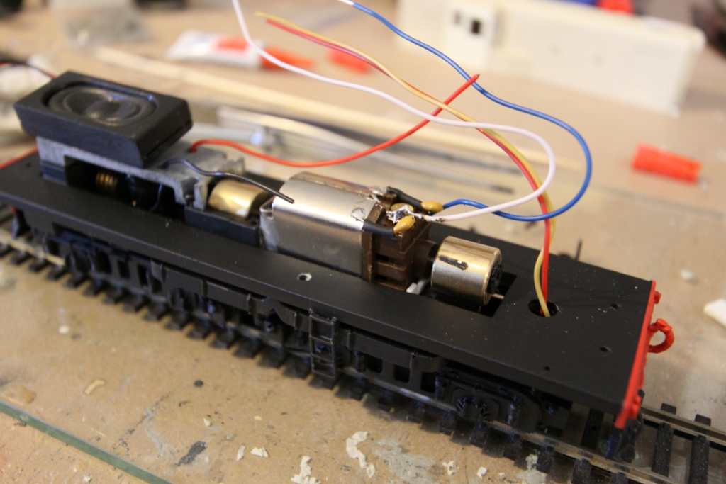 West Australian S Scale Modelling: Installing a sound decoder in a ...